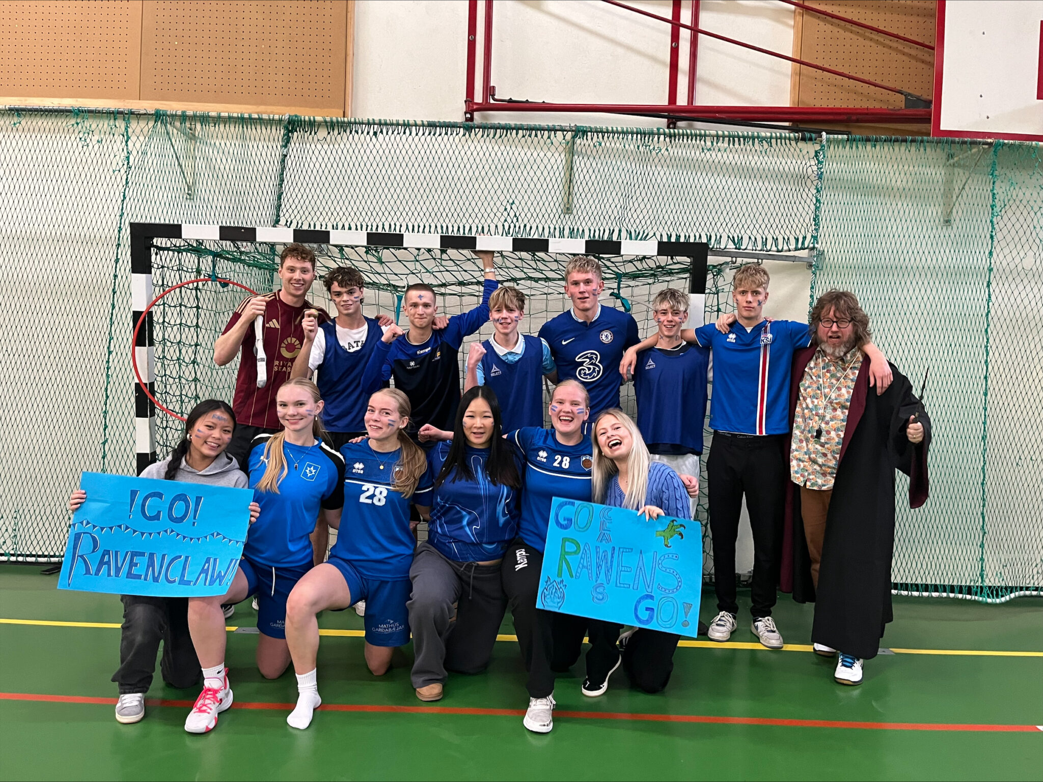 Gríðarleg spenna í kvistboltamóti Verzló | Verzlunarskóli Íslands